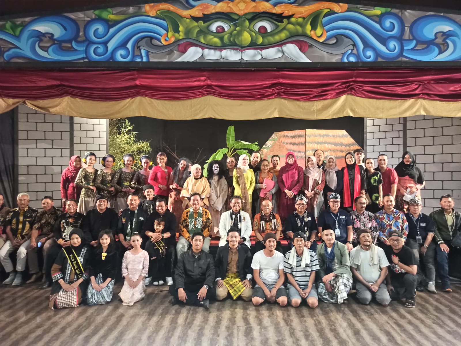 NHZ Apresiasi Pertunjukan Sandiwara Sunda Miss Tjitjih di Sumedang ...