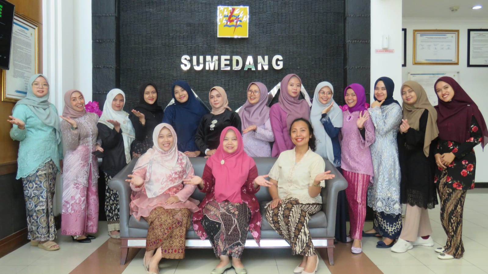 Begini Peran Srikandi PLN UP3 Sumedang Peringati Hari Kebaya Nasional ...